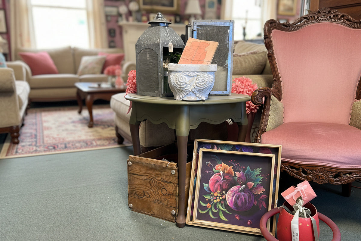 Oval End Table – Not Too Shabby